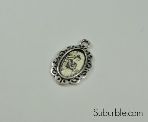 DIY Victorian Pendant With Dimensional Magic - Suburble